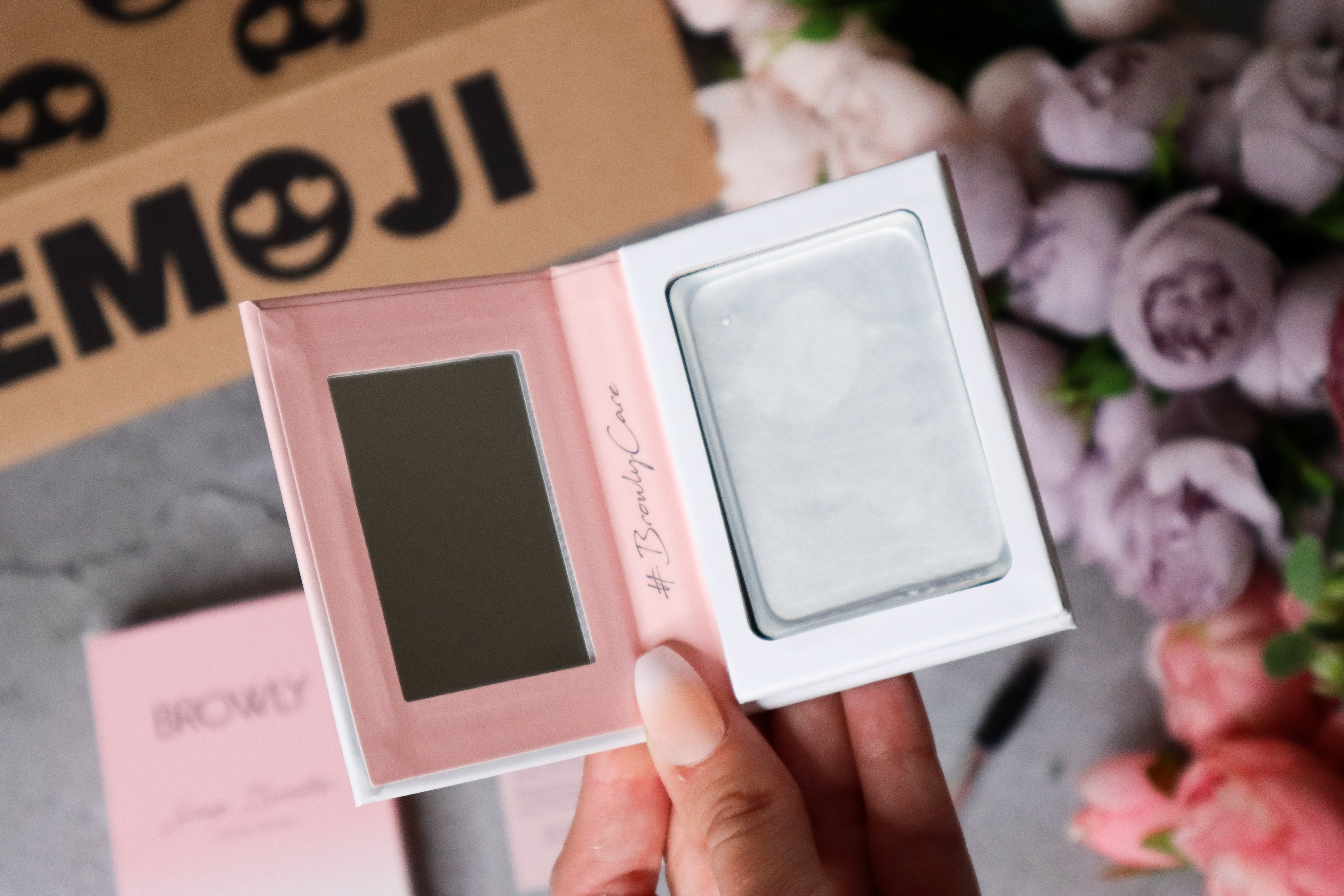 The November edition L'emoji beauty box unboxing - Vanity Owl